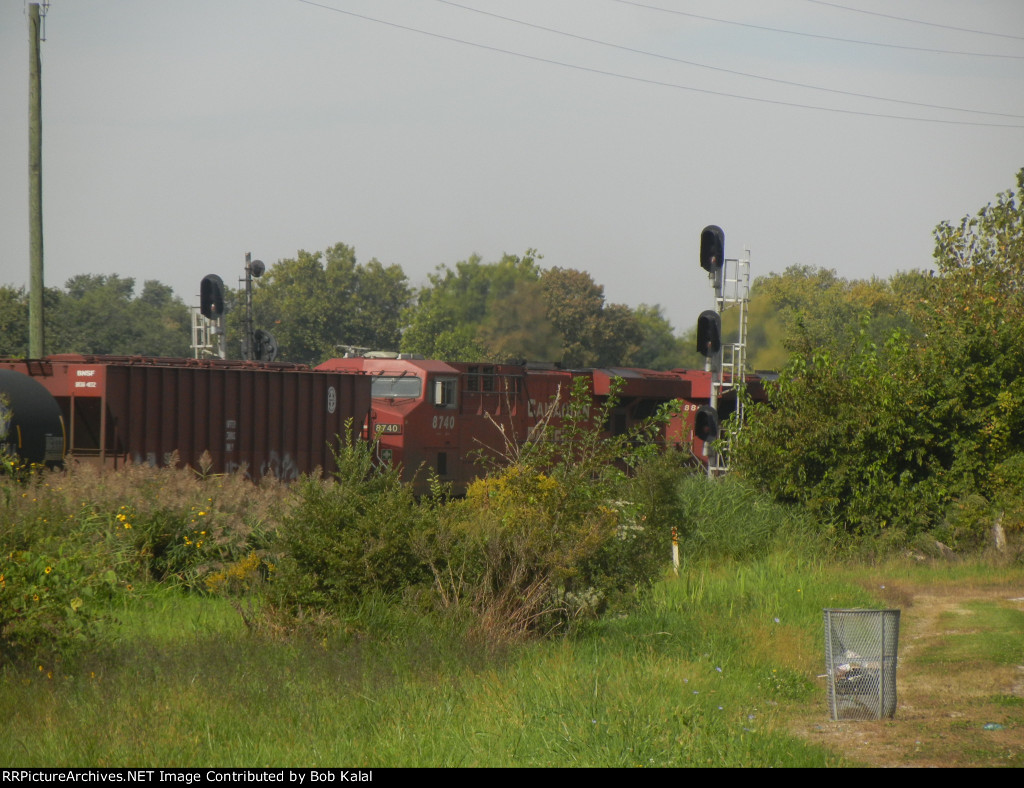 Canadian Pacific 8862 & 8740 northbound tanker train